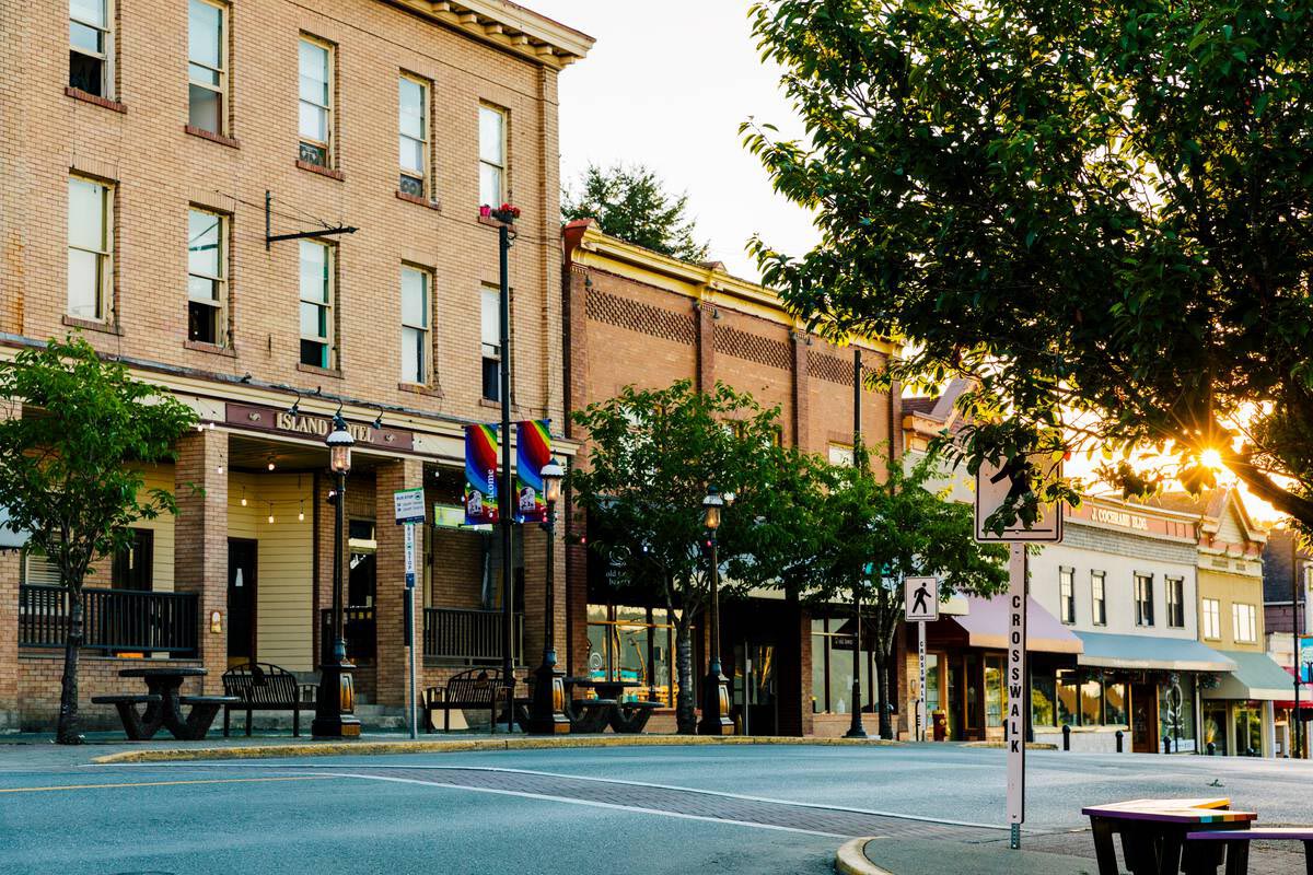 Tourism Ladysmith - Stay by the Seaside, Enjoy Fine Dining & Shopping