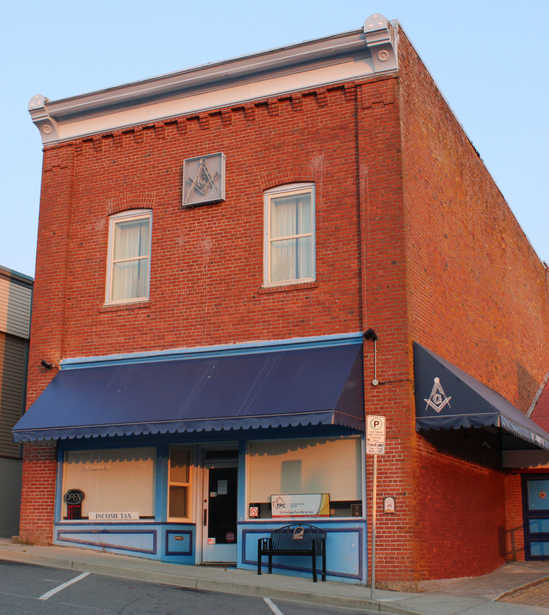 Tourism Ladysmith - Stay by the Seaside, Enjoy Fine Dining & Shopping